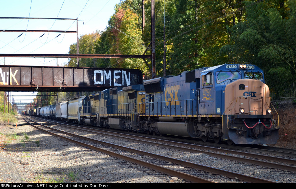 CSX SD70AC 4750 leads Q409-15